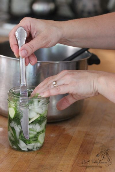 Beautiful Layered Jars of Pickles – Easy No Canning Method! - It's A ...